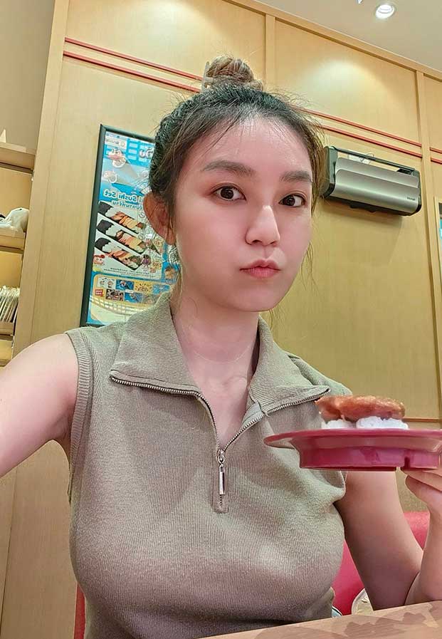 วาร์ป Rawinrata Nithisanantiphak สวยเซ็กซี่ เน็ตไอดอลหน้าตาดีเร้าใจ